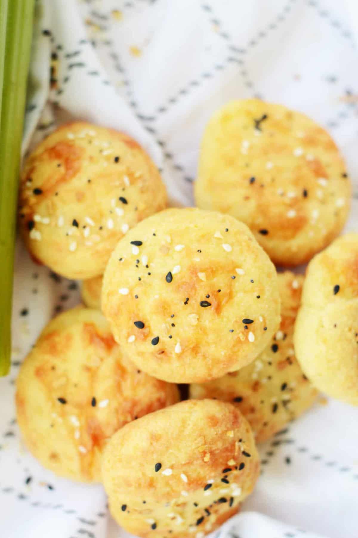 Best Keto Everything Bagel Bites Snack Recipe - Everyday Ketogenic