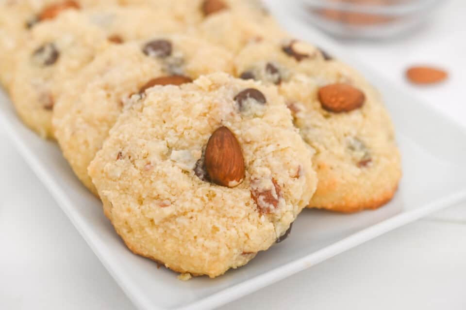 Keto almond cookies: Best Keto Almond Joy Cookies - Everyday Ketogenic