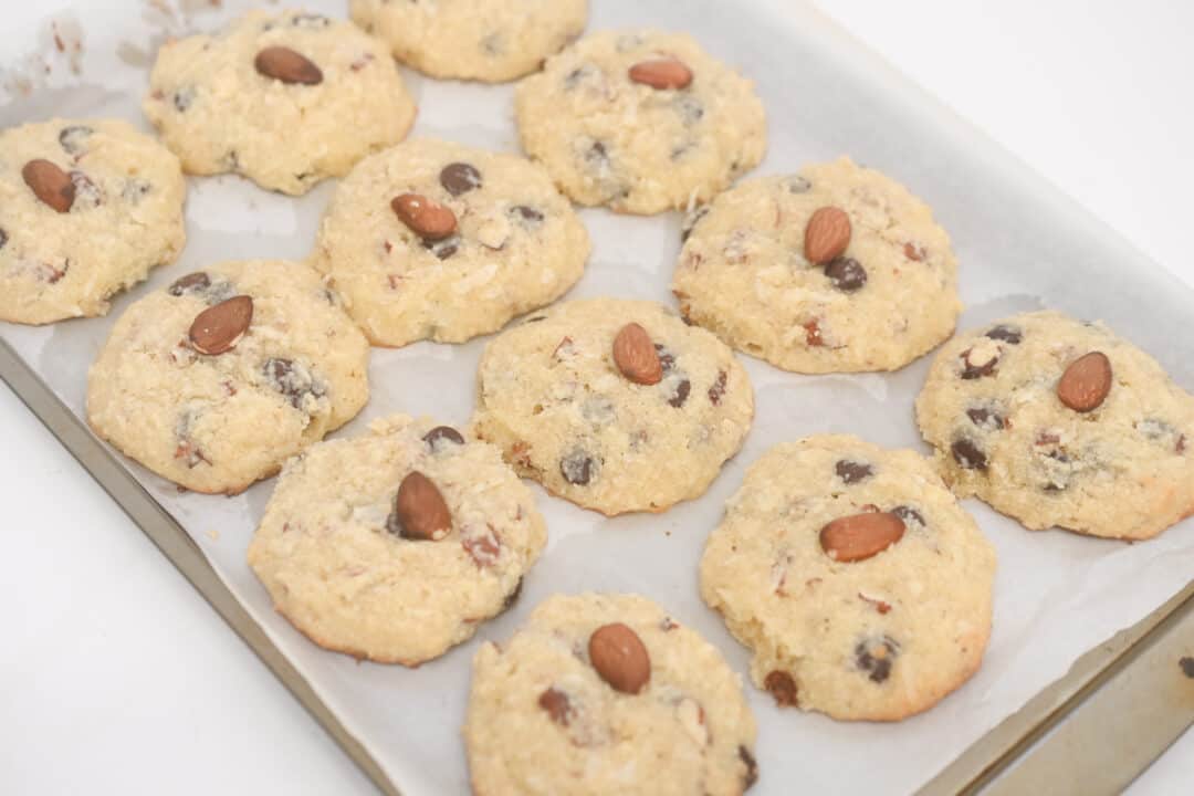 Keto almond cookies: Best Keto Almond Joy Cookies - Everyday Ketogenic