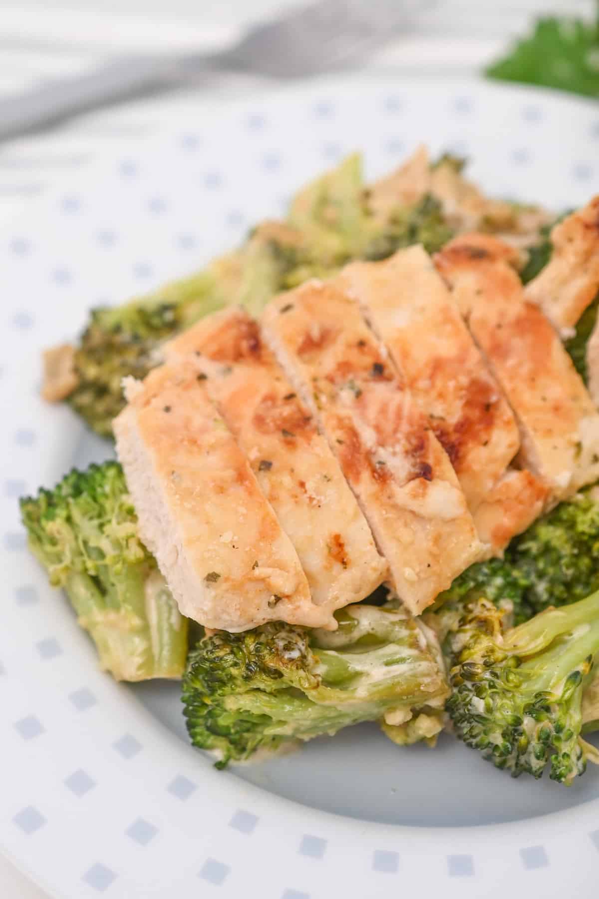 Low carb broccoli recipes: Ranch Chicken and Broccoli - Everyday Ketogenic