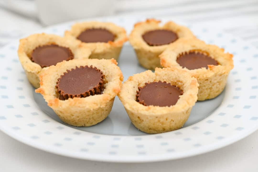 Keto Peanut Butter Cup Cookies: Low carb Recipe - Everyday Ketogenic