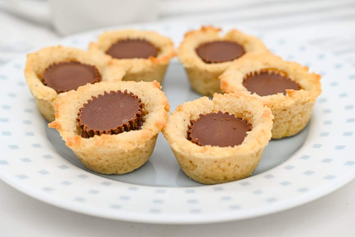 Keto Peanut Butter Cup Cookies: Low carb Recipe - Everyday Ketogenic